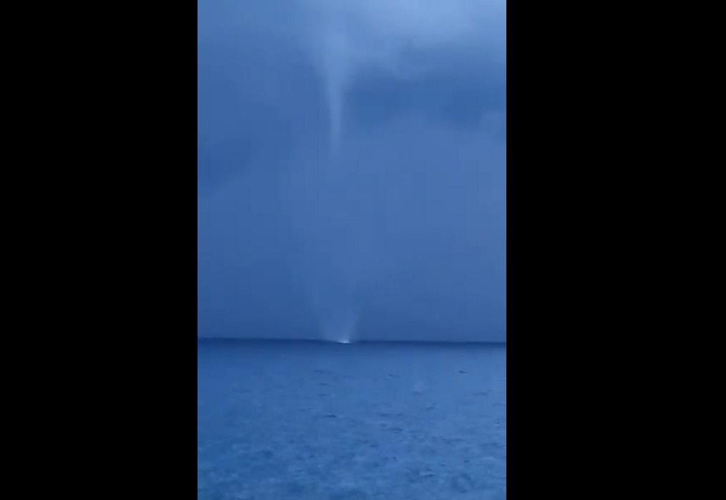 VIDEO Pijavica snimljena kod Prvića - Ovakvih pojava ovih dana bit će još VIDEO Pijavica snimljena kod Prvića - Ovakvih pojava ovih dana bit će još