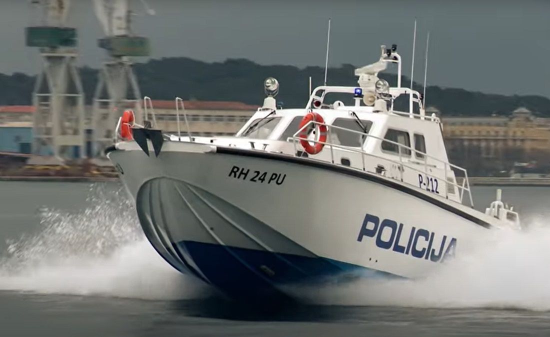 Policijski gliser s Brijuna u Pulskoj luci jurišao 3 i pol puta brže od ...