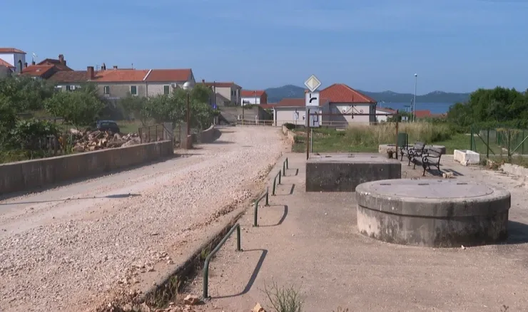 Dio Zadra bez vode - Turisti otkazuju rezervacije i odlaze Dio Zadra bez vode - Turisti otkazuju rezervacije i odlaze