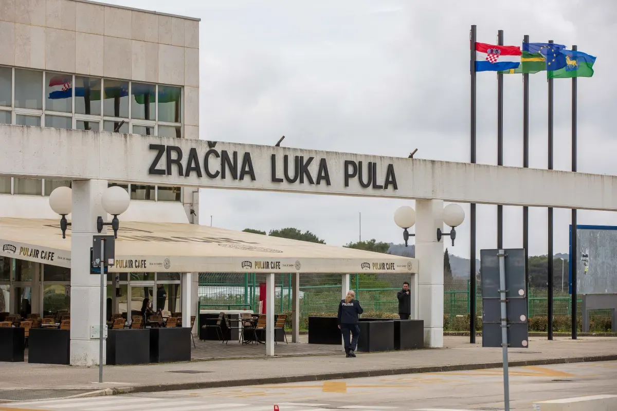 Pulski taksist za 6 kilometara 'oderao' turistkinju - Od aerodroma do ...
