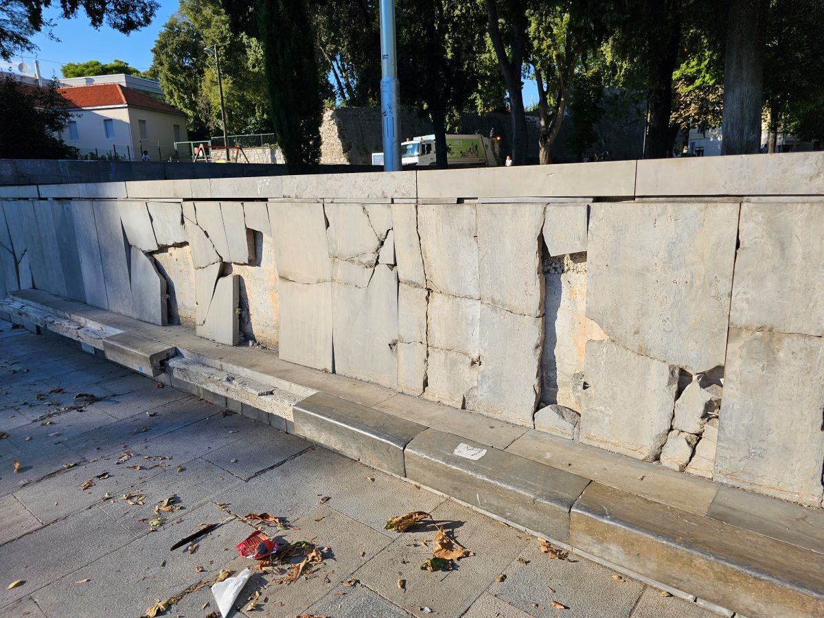 FOTO Ružne slike iz strogog centra Splita: "Raspada se fasada poznatog muzeja kod Peristila"