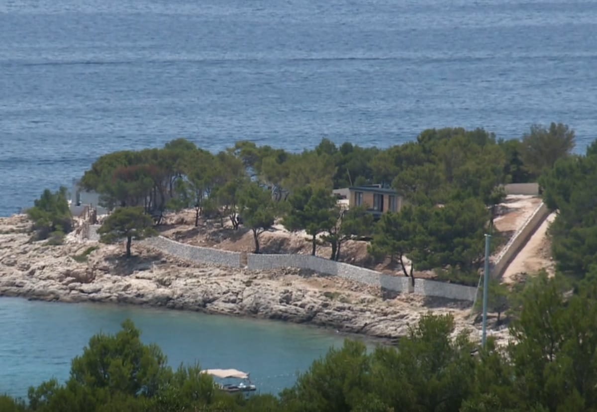 Počelo rušenje ilegalnih kampova na Murteru