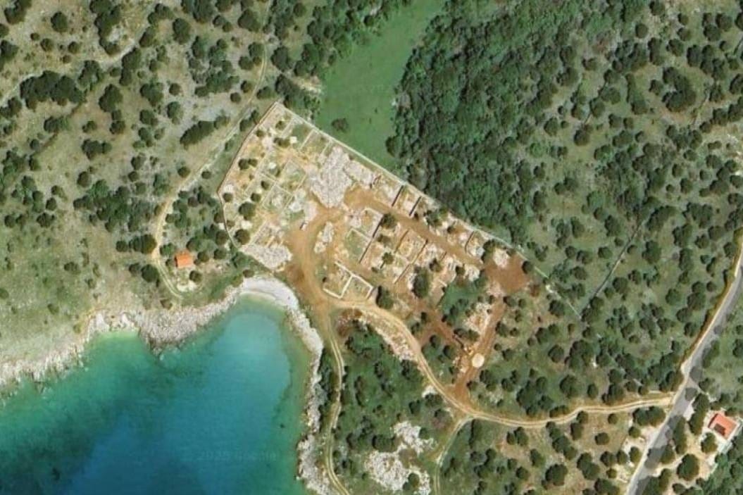 POVREDA POMORSKOG DOBRA I "(BES)PRAVNI KAMPOVI Događa li se u Novalji, na otoku koji "žeđa ...