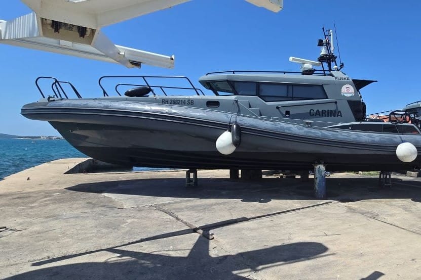 SHADOW PATROL 47 Na vojnom mimohodu pažnju plijenio brod projektiran, razvijen i izrađen u Šibeniku