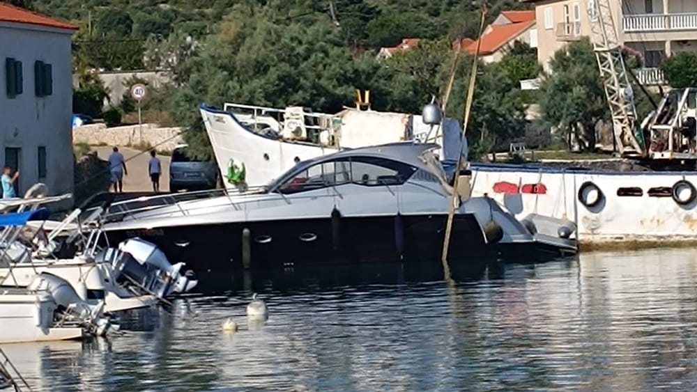 Na Pašmanu potopljena jahta vrijedna pola milijuna eura