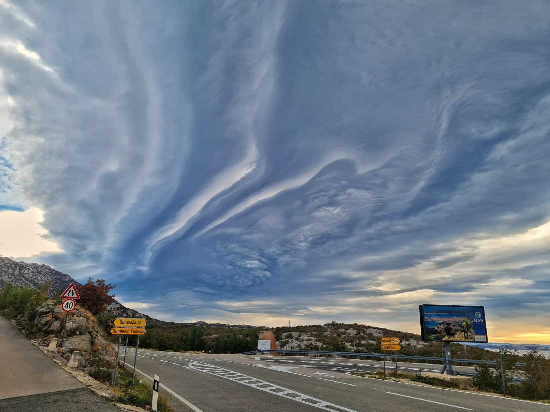 Posebni oblaci pojavili se iznad južnog Kvarnera - Evo i kako nastaju...
