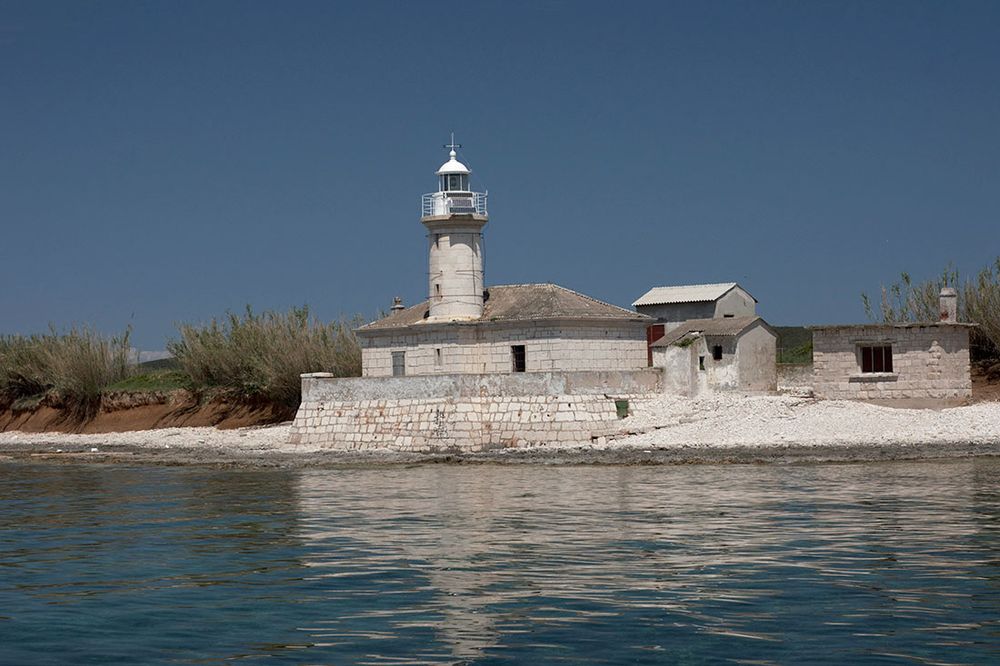 FOTO Plovput obnavlja svjetionik na otoku Unije