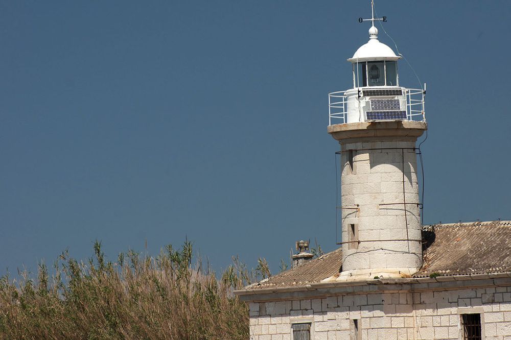 FOTO Plovput obnavlja svjetionik na otoku Unije