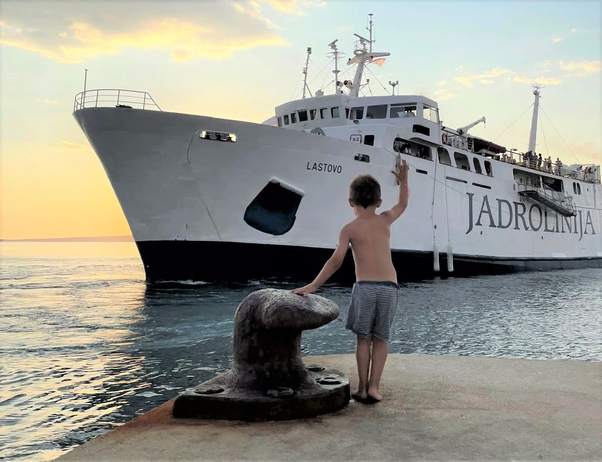 Četverogodišnji dječak dva mjeseca dočekivao Jadrolinijin trajekt ...