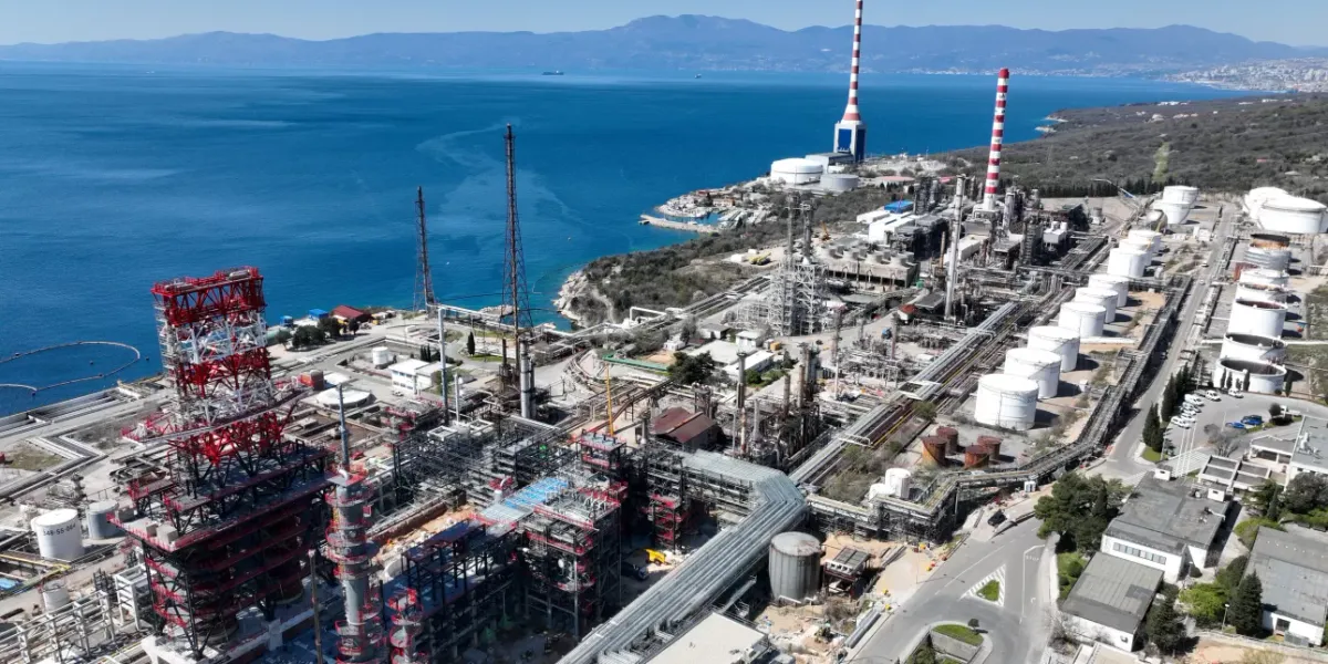 Modernizacija riječke rafinerije dovršit će se tek iduće godine
