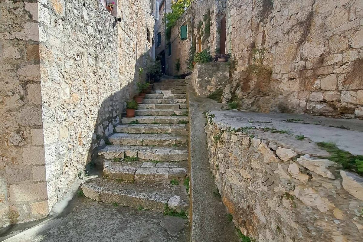 Što su to stari Grci radili na Jadranu saznajte u splitskom Arheološkom ...