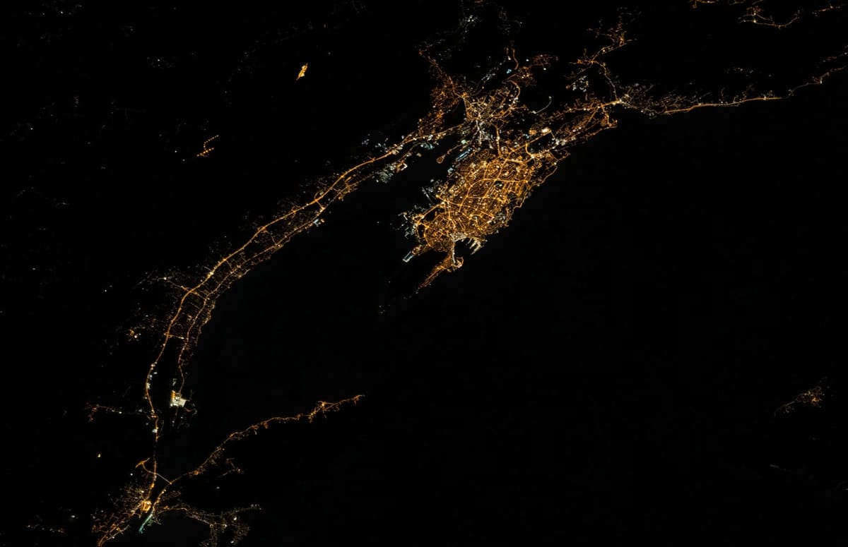 PRIZOR ZA PAMĆENJE Njemački astronaut snimio Split i Kaštela iz svemira ... PRIZOR ZA PAMĆENJE Njemački astronaut snimio Split i Kaštela iz svemira ...