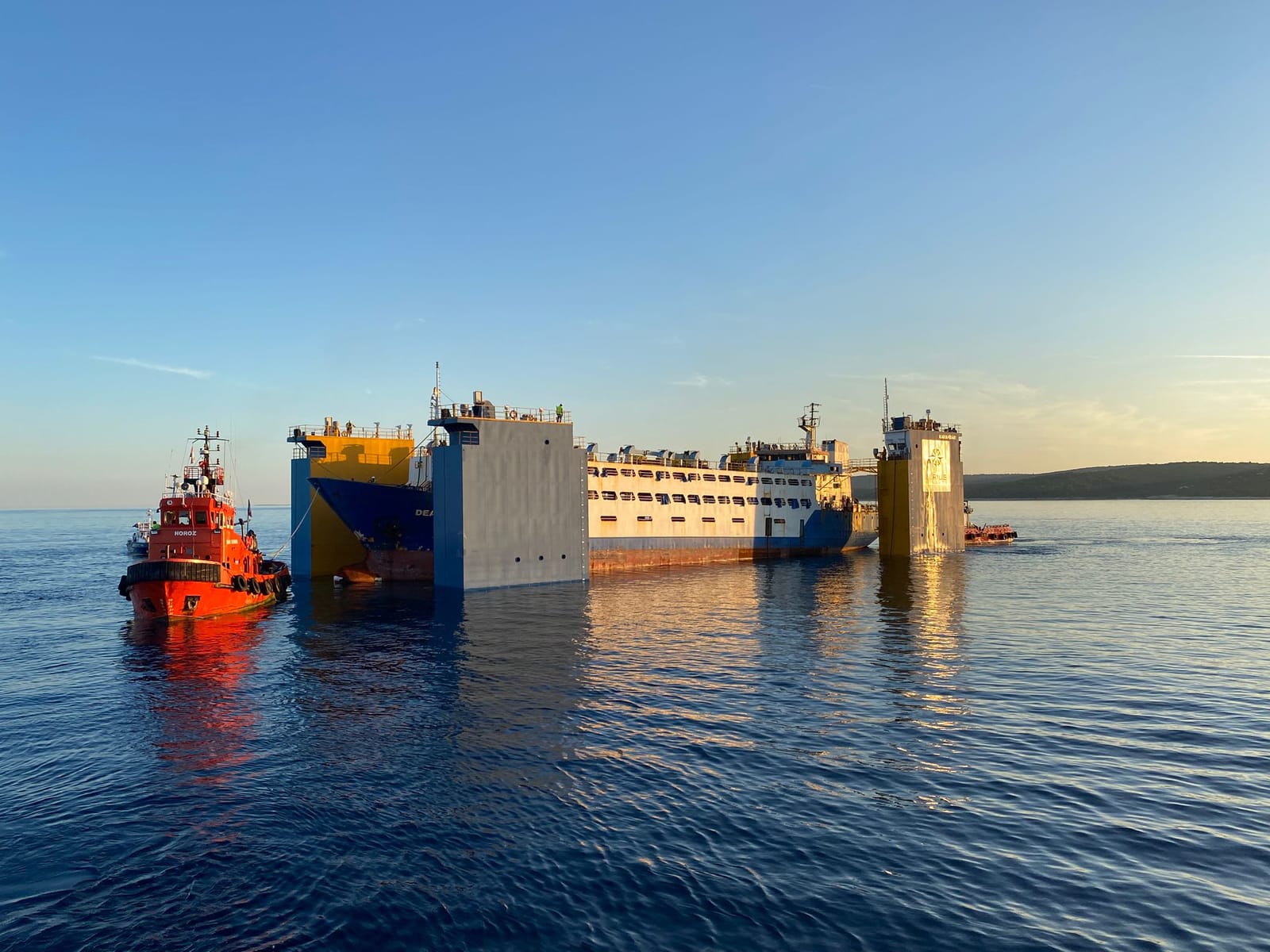 VIDEO Nakon više od 15 mjeseci iz Raškog zaljeva odsukan brod Deala i ...