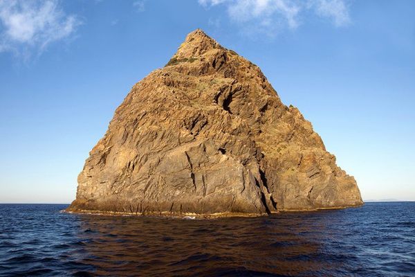 JABUKA Otok koji krije brojne zanimljivosti